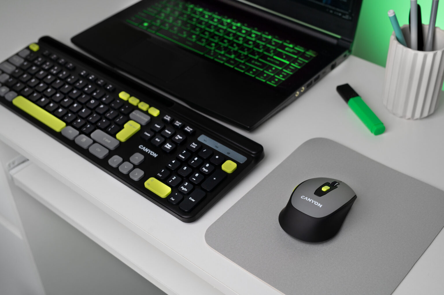 What is an ergonomic mouse and how is it better than a normal mouse ...